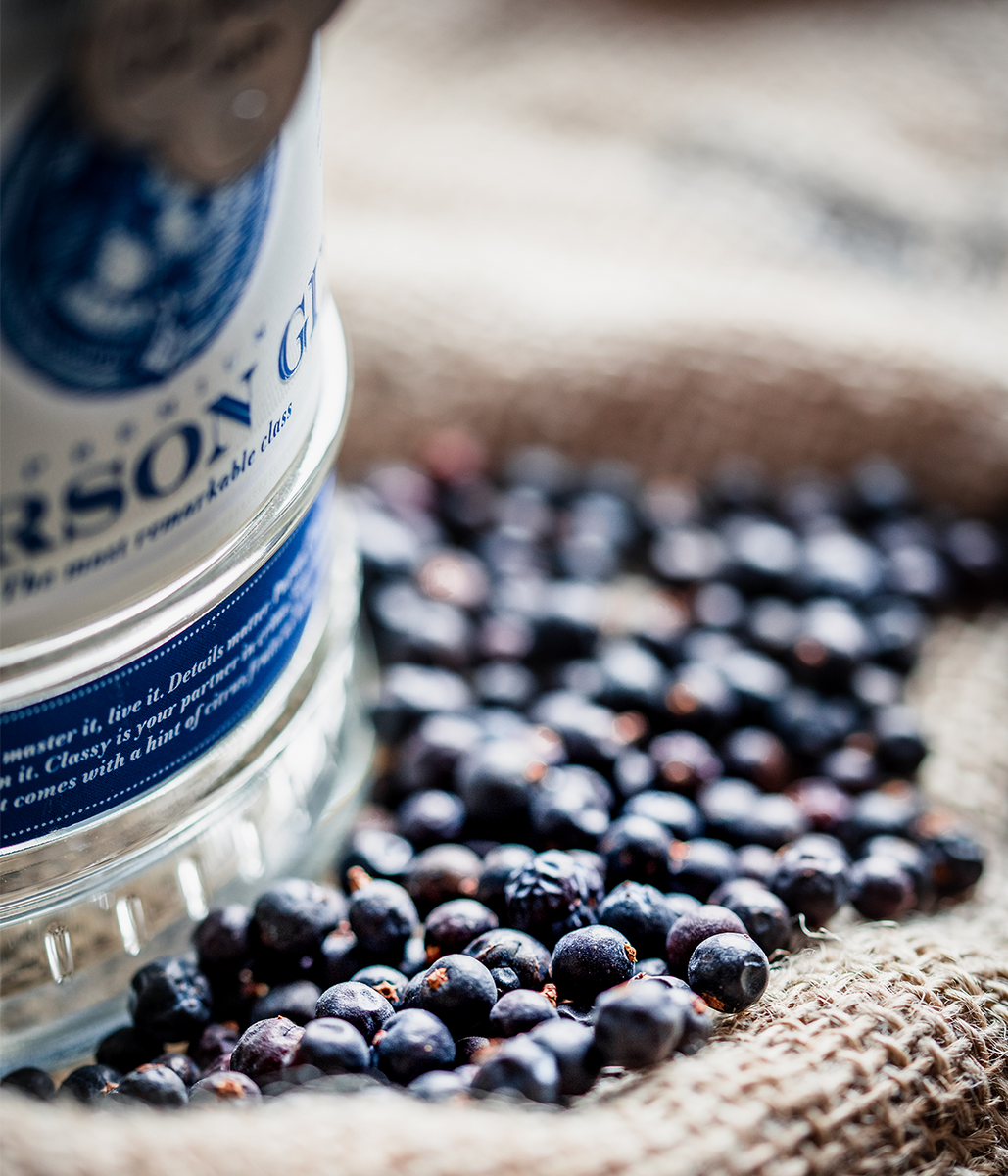 Unlocking the secrets of dry gins: Tradition, botanicals and flavour p ...